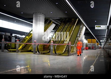 The escalator for the new Elizabeth Line at Canary Wharf station in ...