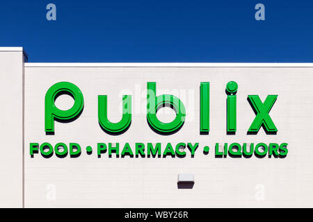 Publix Food & Pharmacy grocery market's exterior facade brand and logo ...
