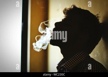 Man leaning on a wall, smoking Stock Photo: 48566667 - Alamy