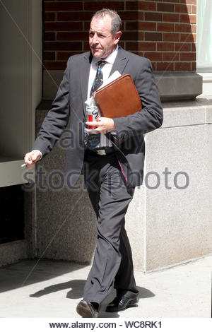 Lindsay Lohan smoking a cigarette as she arrives at Matsuhisa Stock ...