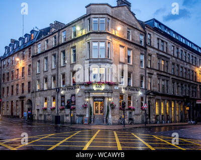 The Piper whisky bar Glasgow Scotland pub drink Stock Photo - Alamy
