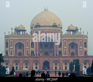 Humayun’s tomb was built by Mughal empire and architectural design at ...