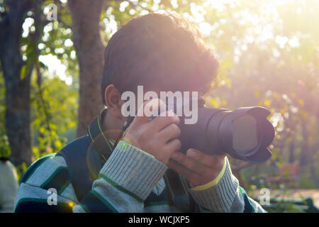 Portrait of male photographer with photographic camera Stock Photo - Alamy