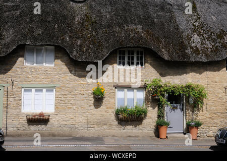 Thatched Cottage Bedfordshire Stock Photo - Alamy