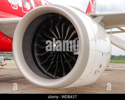 CFM jet turbine aircraft engine N1 fan and spinner close up Stock Photo ...