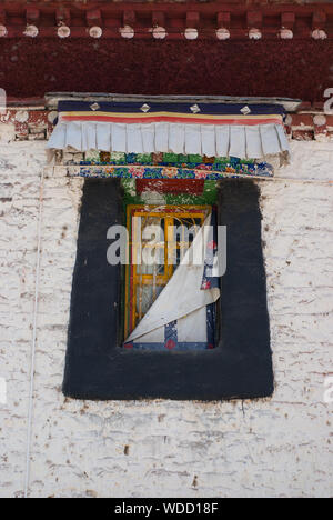 A traditional Tibetan window design Stock Photo - Alamy