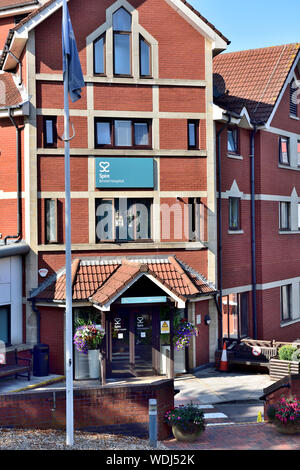 Front entrance of Spire Bristol Hospital, private medical treatments ...