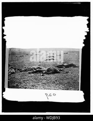 Bodies of dead Federal soldiers on the battlefield at Gettysburg after ...
