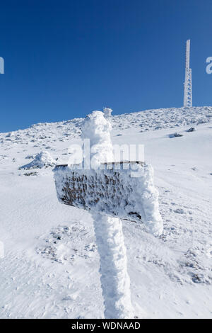 Trail sign along Crawford Path (Appalachian Trail) in Sargent's ...