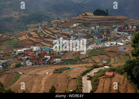 Poombarai Village and terraced farming in Kodaikanal Stock Photo - Alamy
