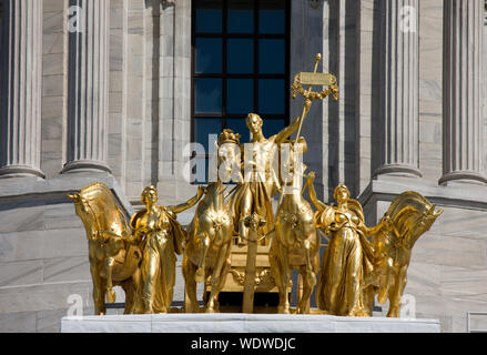 Minnesota State capitol building quadriga statue by Daniel Chester ...