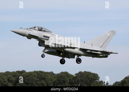 Eurofighter Typhoon fighter jet refuelling. Royal Air Force (RAF ...