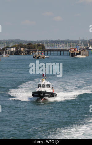 solent racer pilot boat Stock Photo - Alamy