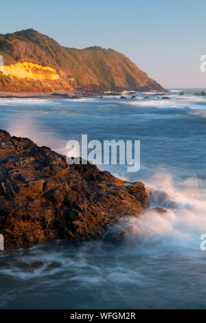 Surf at Strawberry Hill, Neptune State Park, Oregon Stock Photo - Alamy