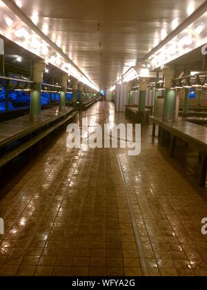 Empty fish market Stock Photo - Alamy