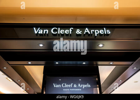 Van Cleef & Arpels brand logo of the store in Via Montenapoleone in ...