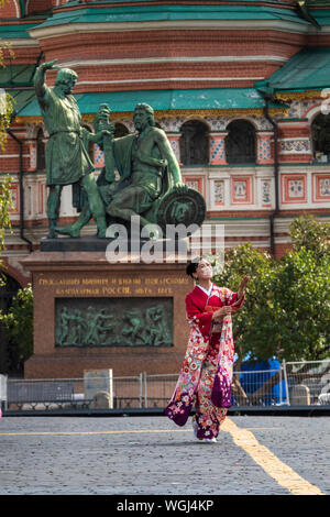 Japan Ground Self-Defense Force soldiers assault a village during the ...