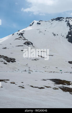 Tourist at Snow Covered Rohtang pass in June Stock Photo - Alamy