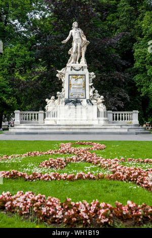 Statue Of Mozart And The Garden Stock Photo - Alamy