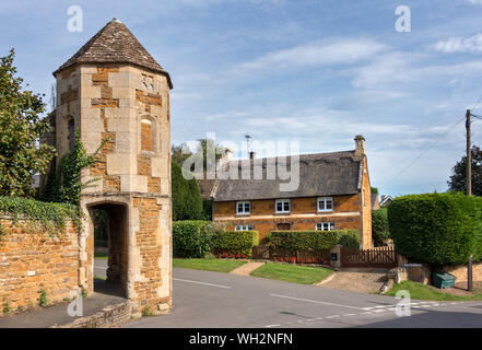 Watchtower with a thatched roof Stock Photo - Alamy
