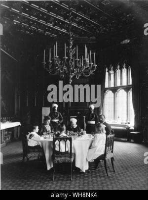Princess Henry of Battenberg and her children Stock Photo - Alamy