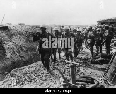 Battle of Albert Wiring party of the Royal Warwickshire regiment going ...