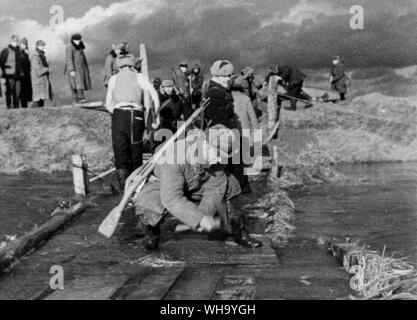 WW2: River crossing by partisans, Russia Stock Photo - Alamy
