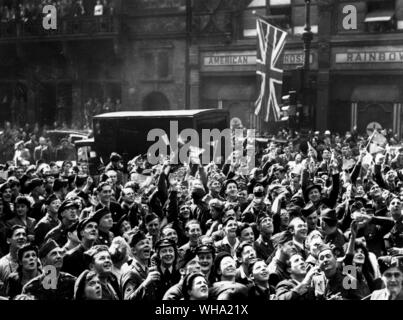 Piccadilly Circus - WW2 Stock Photo - Alamy
