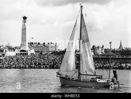 Alec Rose Lively Lady returning from round the world trip Stock Photo ...