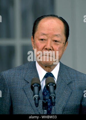 Washington, DC., USA, July 6, 1992 Arkansas Governor and Presidential Candidate William ...