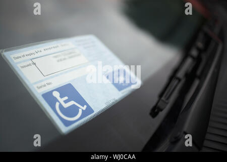 Handicap sticker on windshield Stock Photo: 18201146 - Alamy