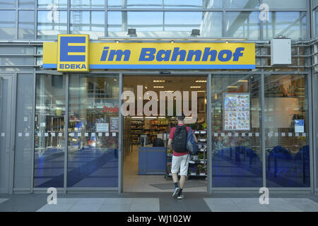 Railway station beauty's mountain, Berlin, Germany, Bahnhof Schöneberg ...
