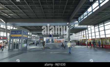 Railway station beauty's mountain, Berlin, Germany, Bahnhof Schöneberg ...