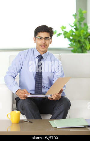 Salesman doing business with a smile Stock Photo - Alamy