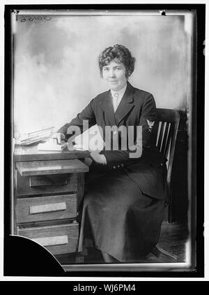 HAPPER, MISS HELEN, OF THE YEOMAN (F) AT DESK Stock Photo - Alamy