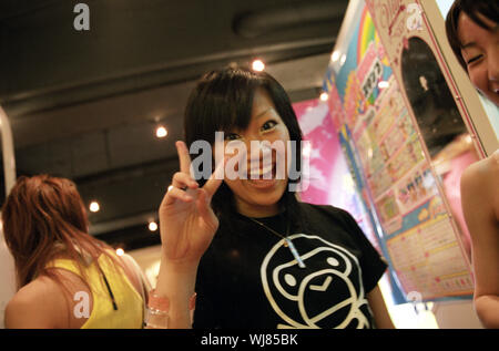 Japanese girls shopping in the La Foret Store, Harajuku Distric, Tokyo ...