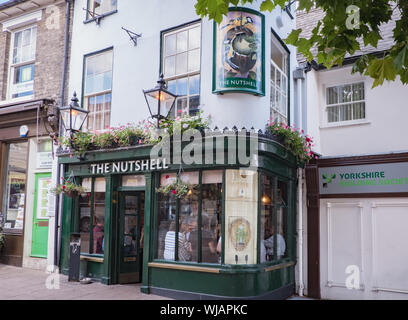 The Nutshell pub in Bury St Edmunds, the smallest pub in the UK Stock ...