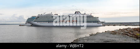 Luxury cruise ship MV Viking Venus in the crisp winter sunshine and ...
