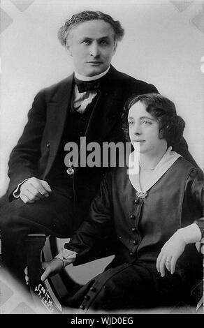 Harry and Beatrice Houdini, half-length portrait, seated, c 1922 Stock ...