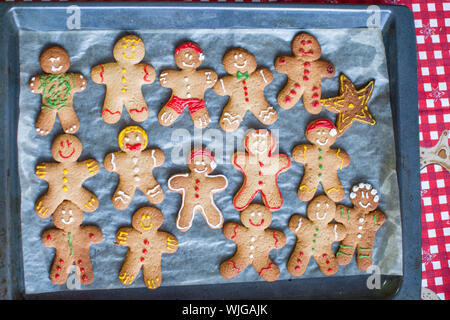 Raw gingerbread men with glaze on a baking sheet Stock Photo - Alamy