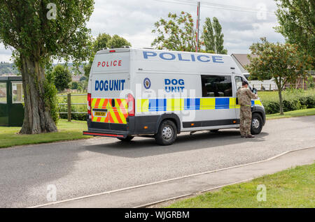 Police Dog Unit van Stock Photo - Alamy