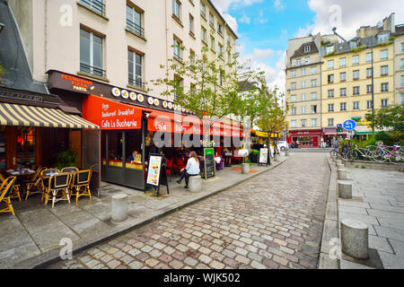 Traditional style Cafe Restaurant, Paris, France Stock Photo - Alamy