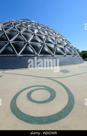 Tropical display dome at the Mt Coot-tha Botanic Gardens, Brisbane ...