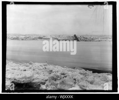 Ice jam, Potomac River, Feb. 1918 Stock Photo - Alamy