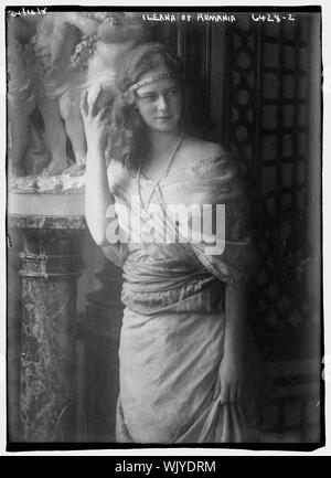 Queen Marie of Romania with her daughter Ileana Stock Photo - Alamy