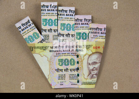 Five hundred rupee notes making ship Stock Photo - Alamy