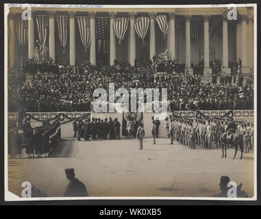 Crowds at the inauguration of President Theodore Roosevelt at the Stock Photo - Alamy