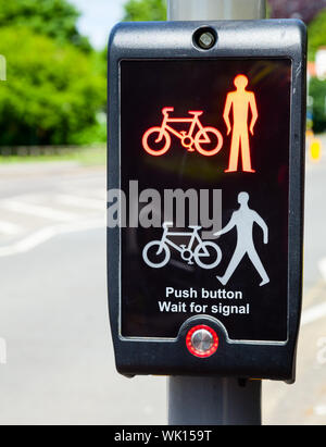 Stop signal at a puffin pedestrian crossing control. Puffin crossing ...