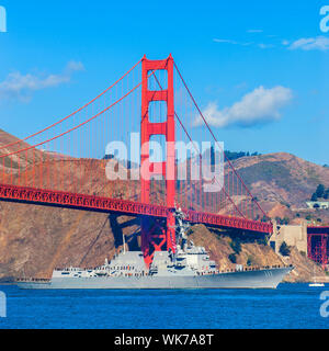 Golden Gate Bridge and army boat in San Francisco, California, U Stock ...