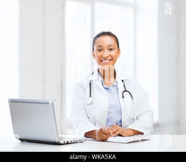 female doctor with laptop pc Stock Photo - Alamy